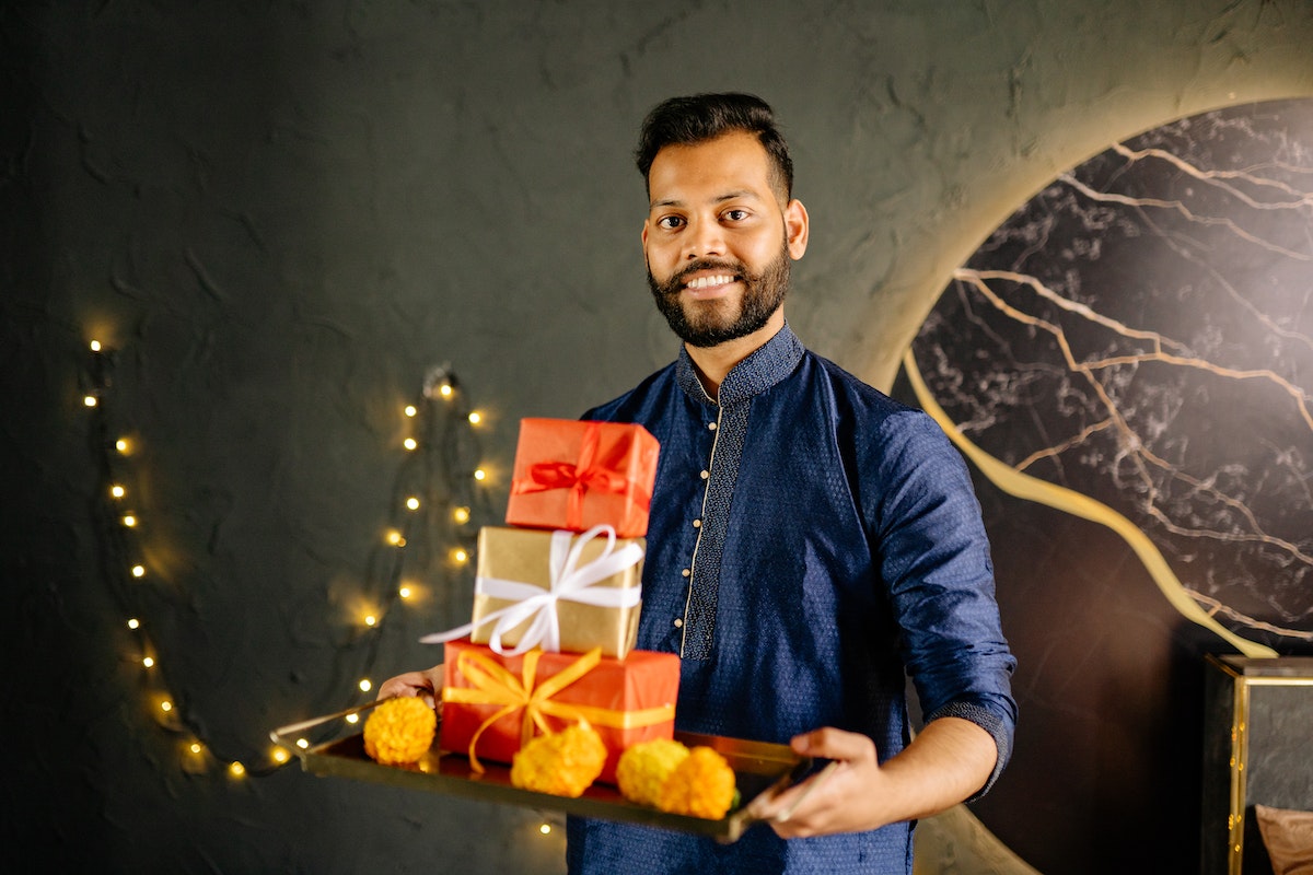 5 Reasons Why Men are Hard to Buy Gift for - The Spark Mag